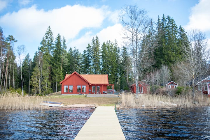 Nybyggt Hus Vid Skogen Med Egen Strand Och Brygga. - Nässjö