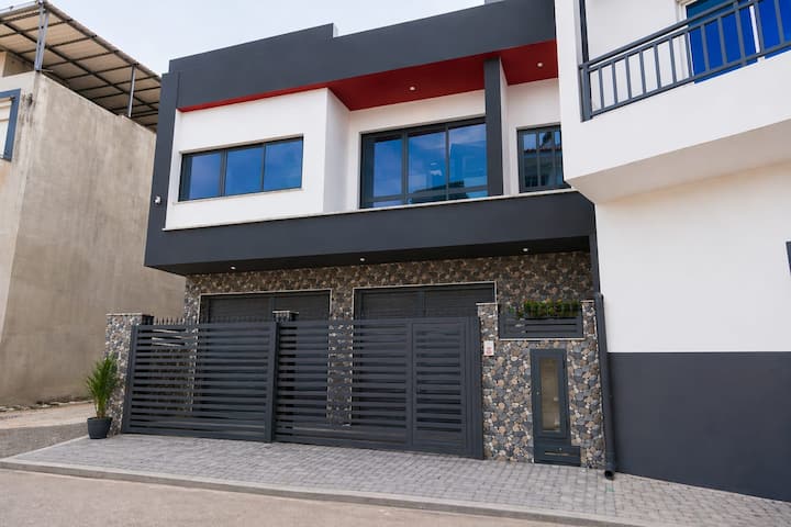 Modern Studio Near Airport | Wi-fi And Terrace - Praia