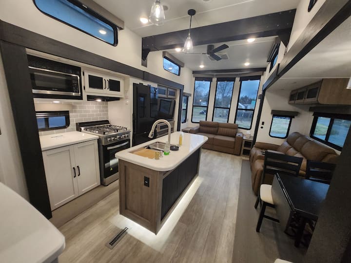 Tiny Home On An Animal Farm - Virginia