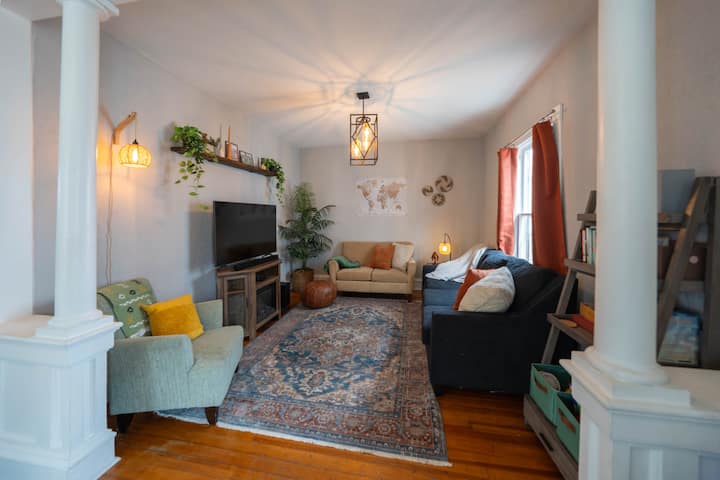 Mission House: Historic 4br Near Downtown - South Dakota