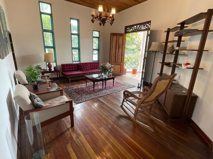 Apartamento Remodelado Amplio En Casa Histórica - Cali