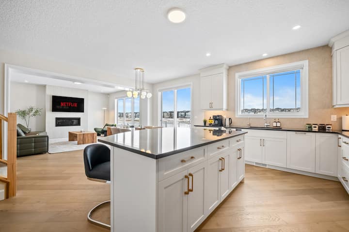 Near Airport | Water View | Massage | Poker Room - Airdrie