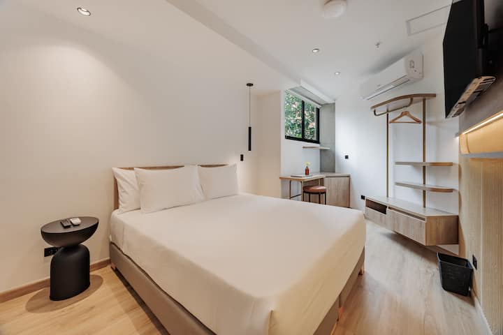 Habitación En El Poblado Con Desayuno Incluido - Medellín