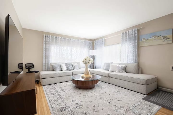 Spacious San Diego Home W/ Pool Table • Pets Ok - Chula Vista, CA