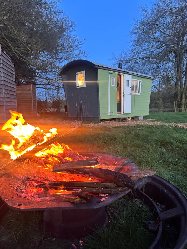 Boudicca Way Off-grid Shepherd's Hut - Suffolk