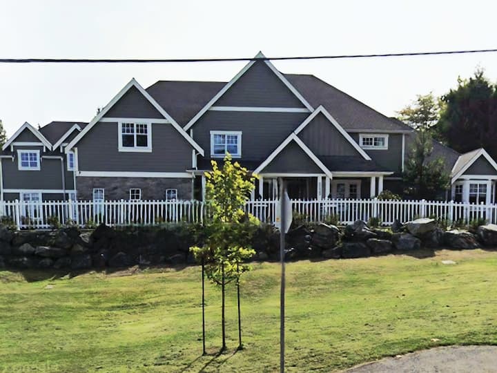 Central Nanaimo With All The Comforts Of Home - Nanaimo