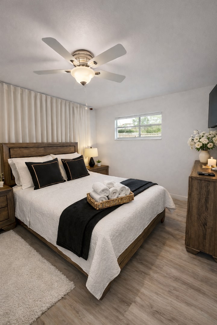 Cozy Private Studio W/ Patio & Kitchen - Lehigh Acres, FL