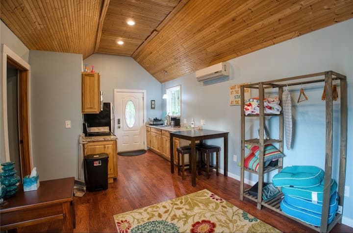 Beach Cottage S - Ski, Golf, Fish, Hunt & Wine - North East, PA