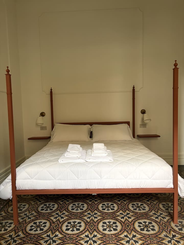 King Suite | Historic Villa & Parking - Villa San Giovanni