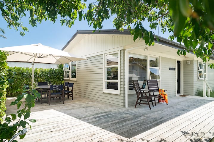 Brilliant Beach Bach – Sunny Surf Club Escape - Waihi