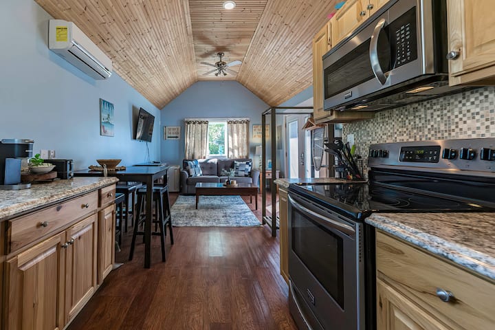 New! Lake Cottage Getaway | Beach Access + Pets Ok - North East, PA