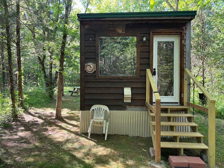 Moonspell Tiny House - Short Term Rental - Lewisburg, TN