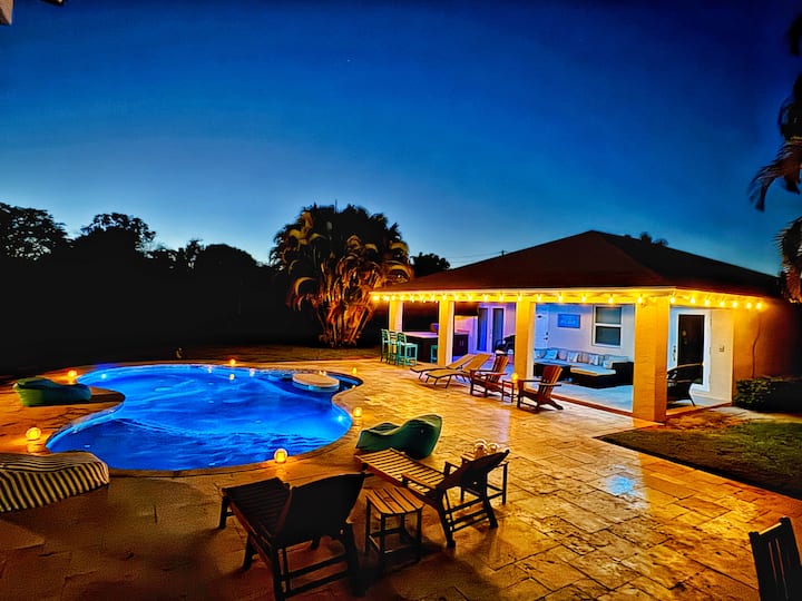 Stylish Pool House Close To Airport, Private Oasis - West Palm Beach, FL