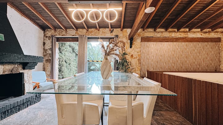 Exclusiva Casa Poblado/jacuzzi 10 People/5br/ac/ - Medellín, Colombia