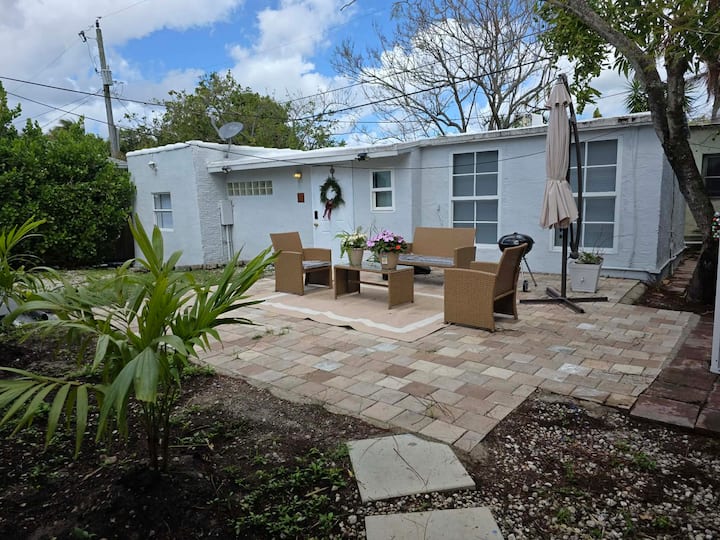 Cozy Private Cottage Close To Downtown And Beaches - West Palm Beach, FL