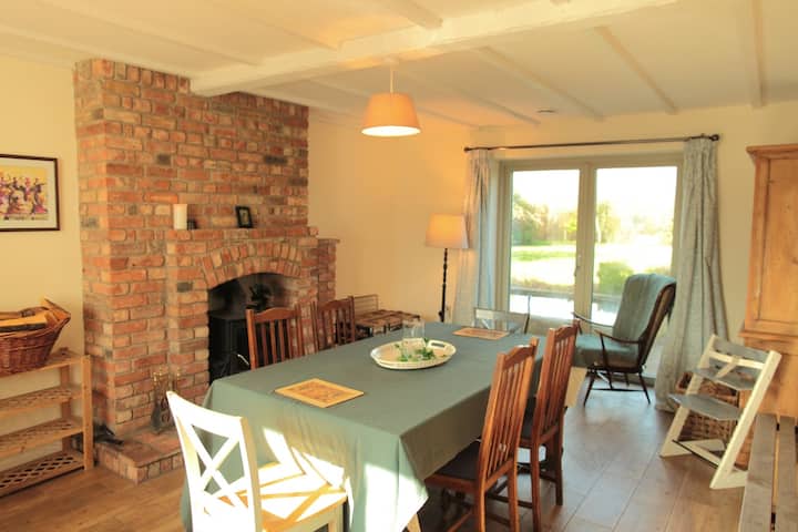 Eco Farmhouse, Perfect For Families Or Contractors - Bedford