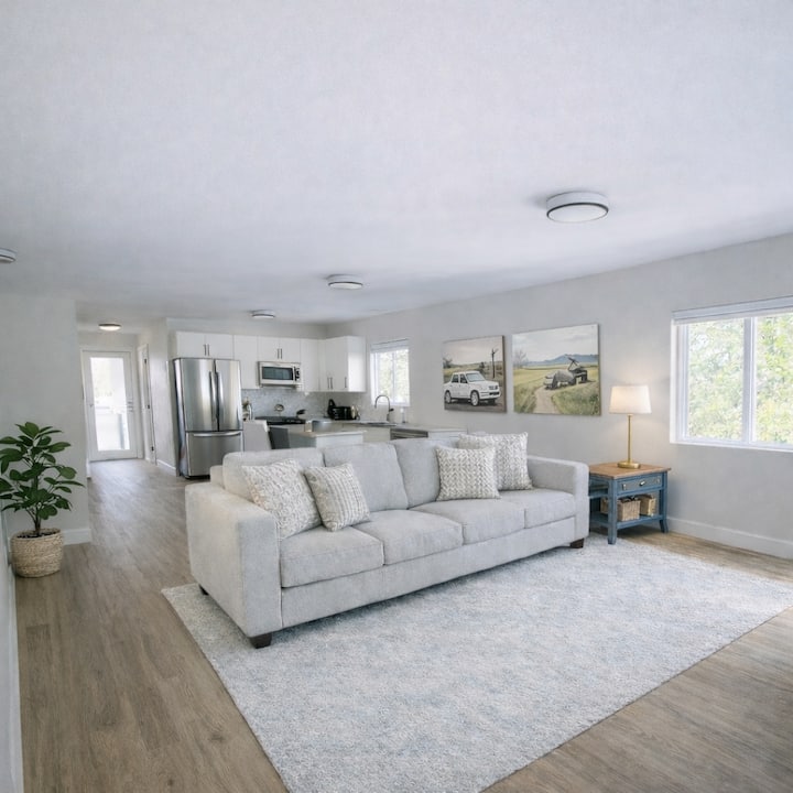 The Lake Suite : 2 Bed 1 Bath Farmhouse Retreat - Lake Cowichan