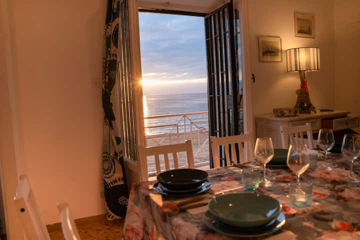 Beachfront Apartment - Private Beach Access - Wifi - Anzio