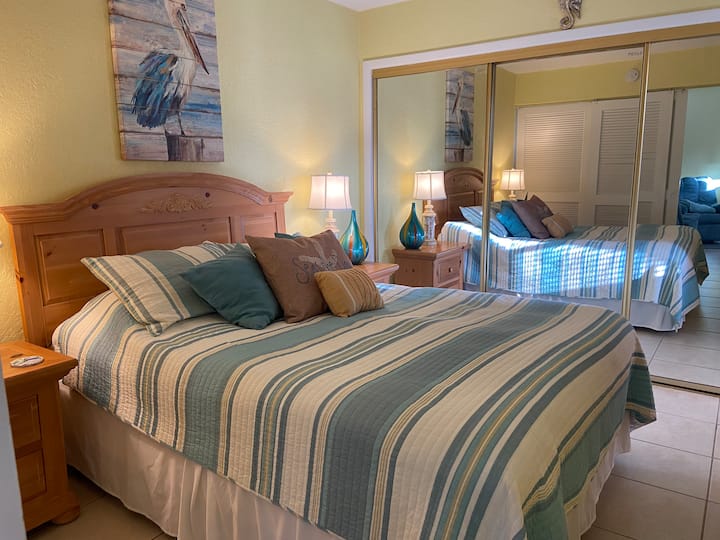 Great St. Pete Beach Condo! Beautiful Gulf Views! - St. Pete Beach, FL