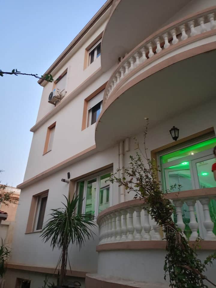 Séjour Magique Dans Une Villa Au Bord D'mer - Algerien