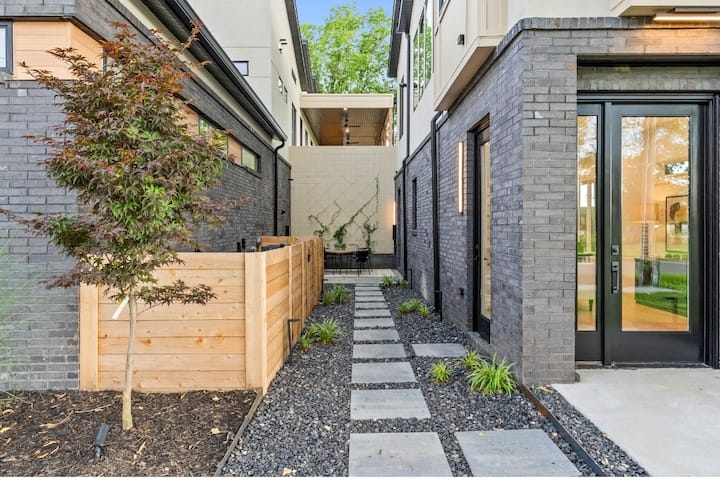 Downtown Treehouse King Beds Work Hub, Trails - United States