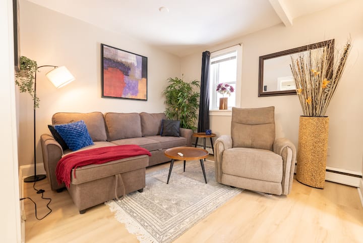 Calm & Clean 2br Retreat Near Hospital & South End - Greater Sudbury