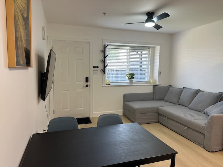 Comfortable Cozy Suite Close To Everything! - Vancouver