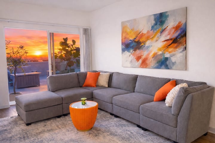 Calm Corner Noho - Burbank, CA