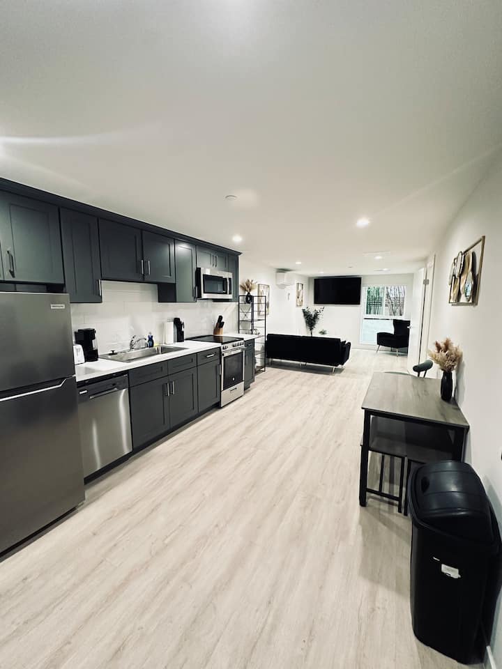 Modern Hollywood Retreat + Free Parking Included - West Hollywood
