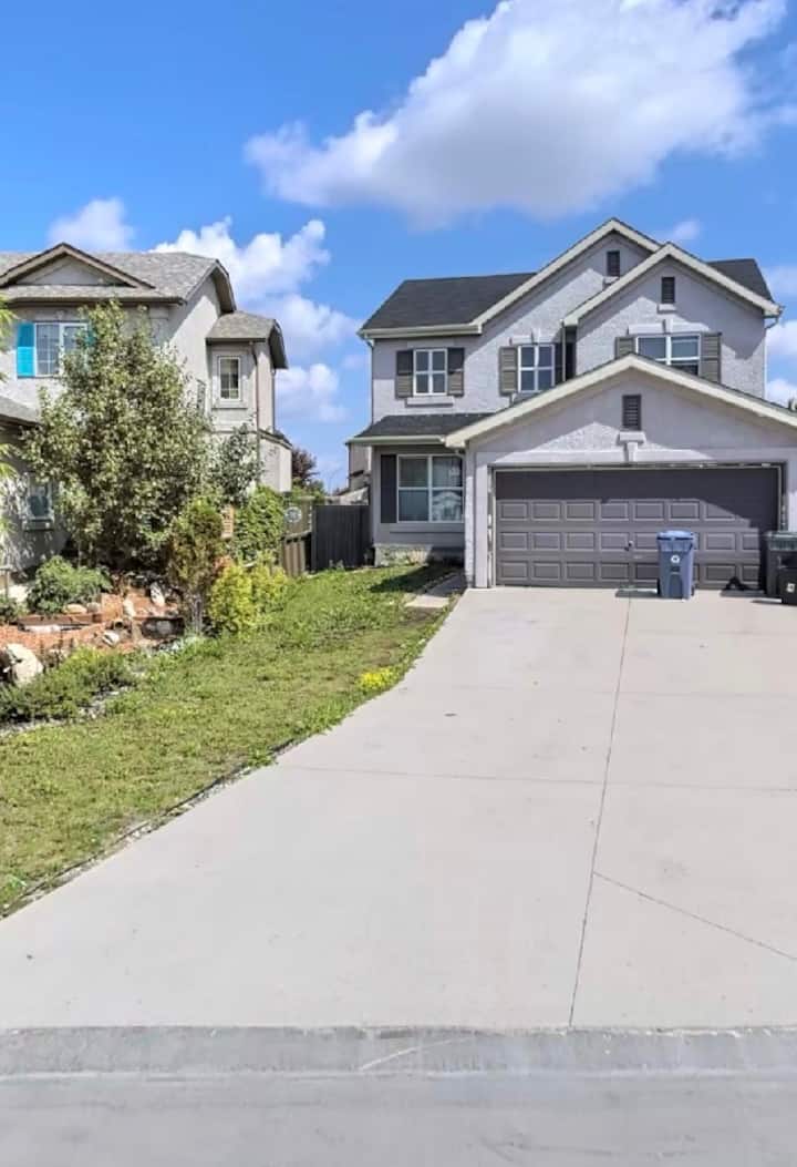 Cozy Prairie Mansion By Guest Expertise - Manitoba