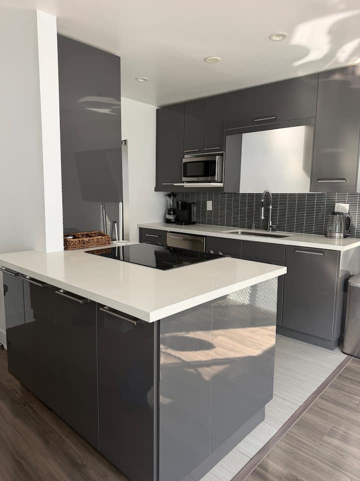 Modern West Hollywood/ Free Parking/ Pool/ 1 Bd - Westwood - Los Angeles