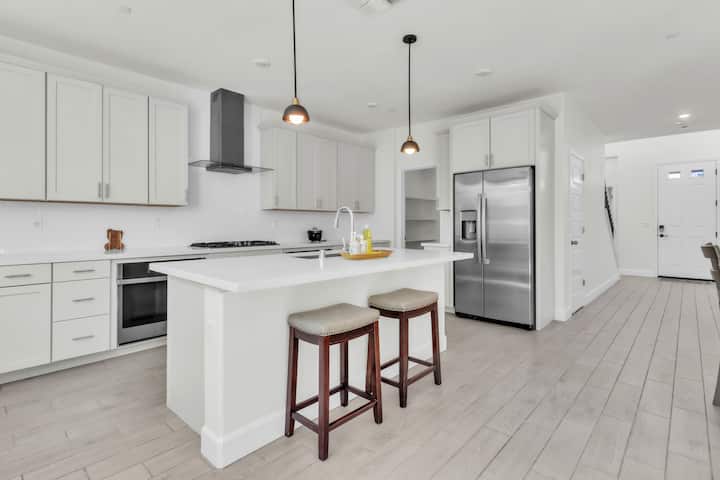 New Build 4br/3ba In West Roseville Near Airport - Roseville, CA