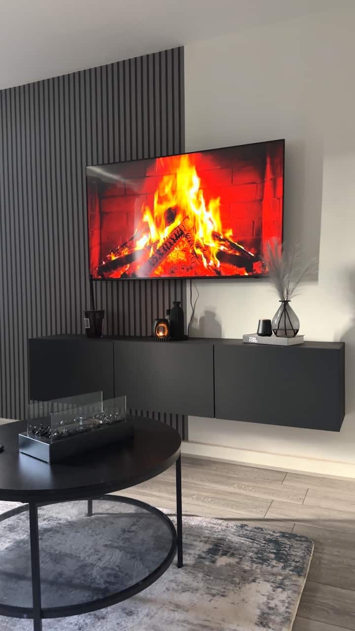 Layover Lounge - Surbiton