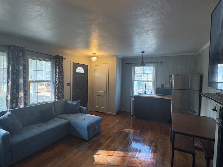 2 Bdrm + Couch Bed, 1 Bth Unit In The Heart Of Vb. - Chesapeake, VA