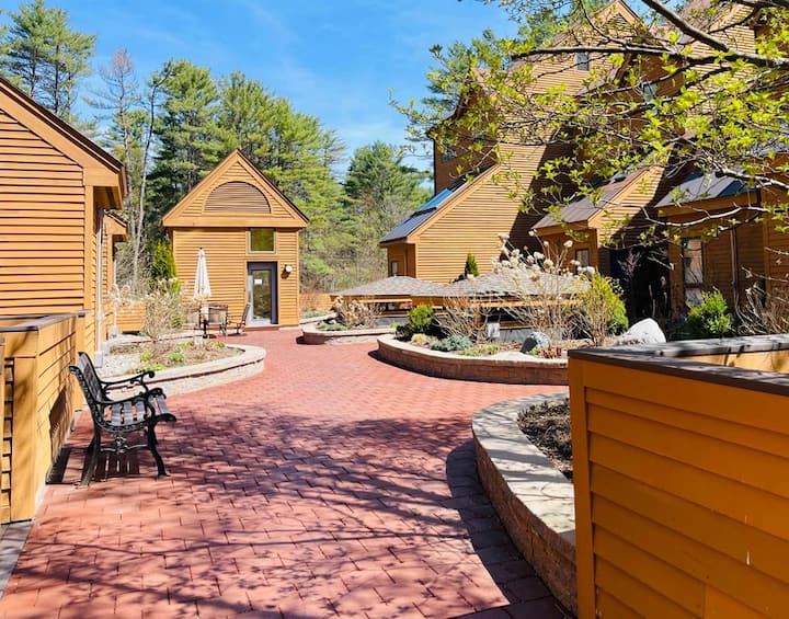 Commencement Weekend: 2 Bedroom Condo Near Campus - Hanover, NH