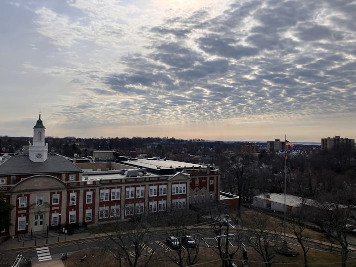 Peaceful, Sunny Apartment In Downtown Stamford - Stamford, CT