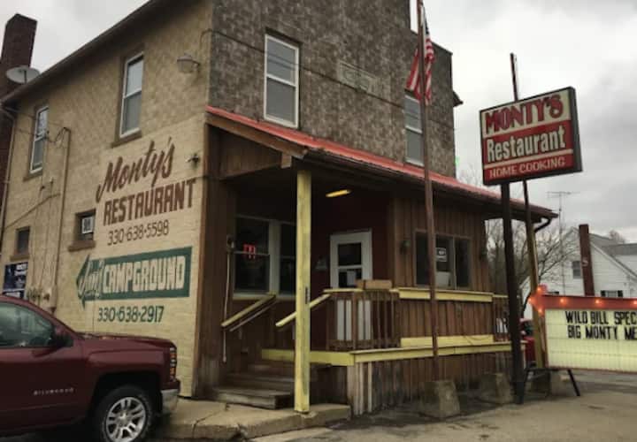 Mosquito Lake Lodge - Cortland, OH