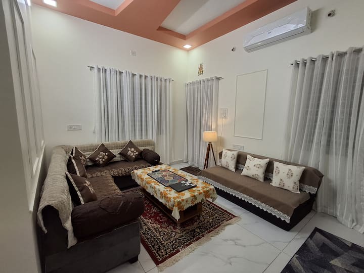 Ramraj Guest House F Luxury 2bhk Stay Near Mahakal - Ujjain