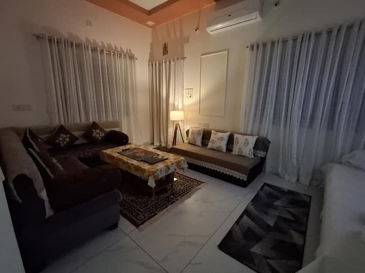 Ramraj Guest House | Luxury 2bhk Stay Near Mahakal - Ujjain