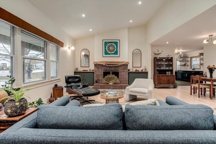 Kc 3br Home W/hot Tub | World Cup Ready | Sleep 7 - Kansas City, MO