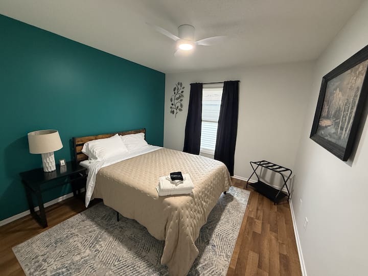 The Rosebud, Pet Friendly 2 Bd/1 Ba Near Downtown - Des Moines, IA