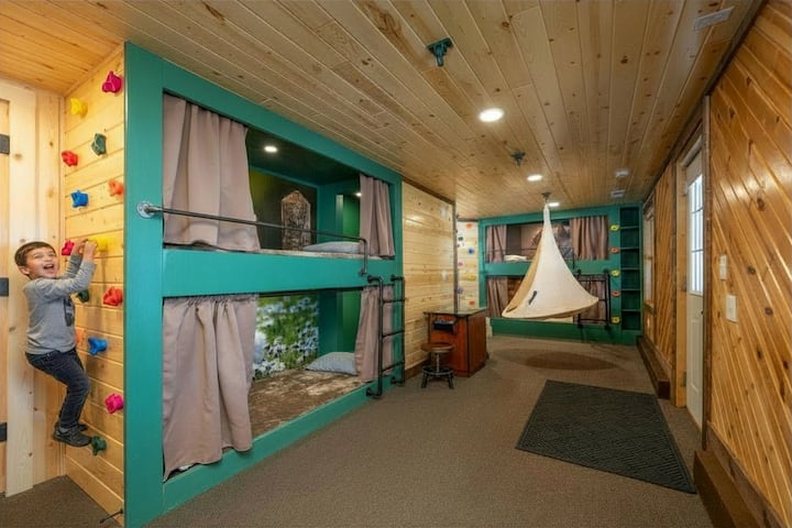 Lakefront | Hot Tub | Pontoon | Kids Adventure Spa - Wisconsin