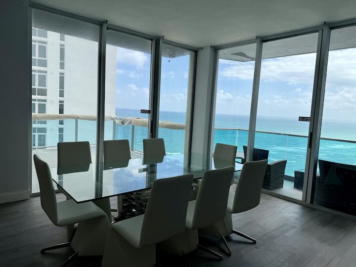 Oceanfront 2600 Sq Ft Penthouse | 4br Beachfront - The Bahamas