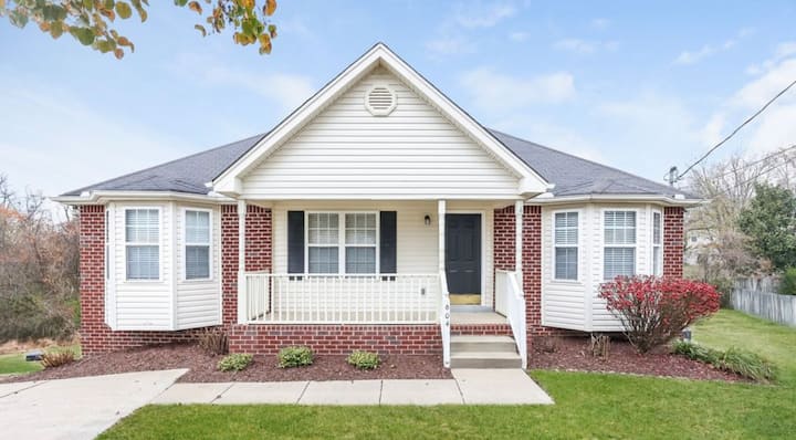 Pet-friendly Home Near Nashville | Self Check-in - Old Hickory Lake, TN