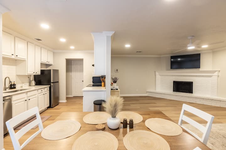 Blooming Nest-3bd/2bath | Epiccentral | At&t Stad. - Cedar Hill, TX
