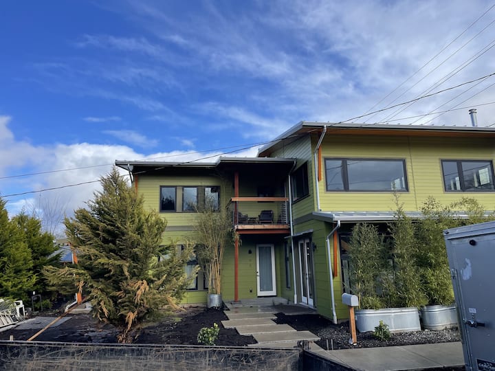 The Friendly Nest - Eugene, OR