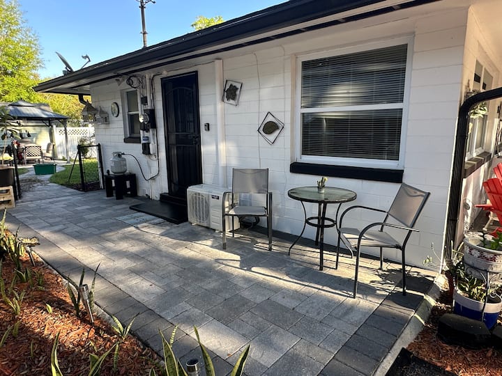 Studio Oasis In Downtown Deland - DeLand, FL