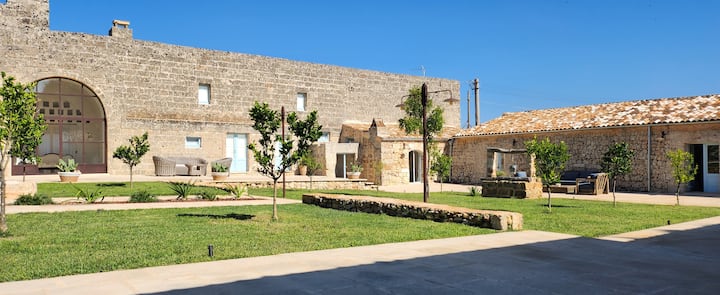 Masseria Violante A.d.1637
          Salento - Tricase