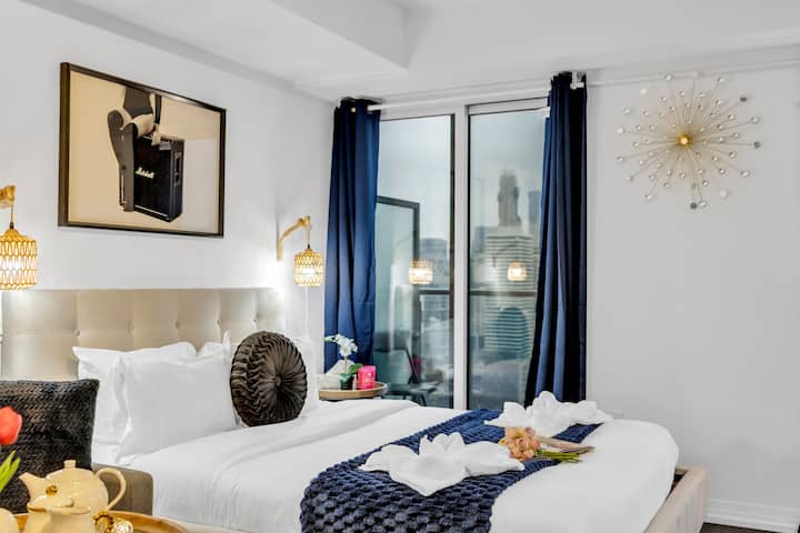 Family Studio Suite W/ Balcony - Toronto