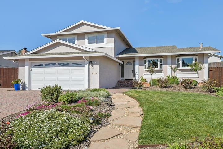 Spacious Family Garden Retreat - Novato, CA